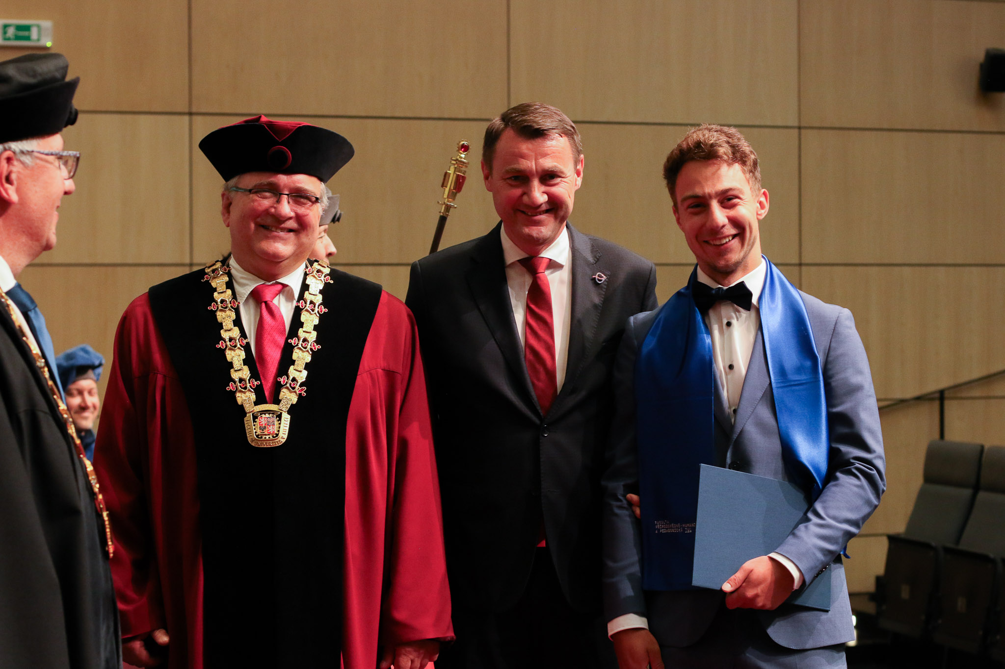 Úsměvy, diplomy a nová životní cesta. TUL žila promocemi | T-UNI ...