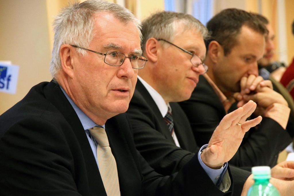 Jediným kandidátem na děkana je profesor Cvachovec | T-UNI - zpravodaj ...